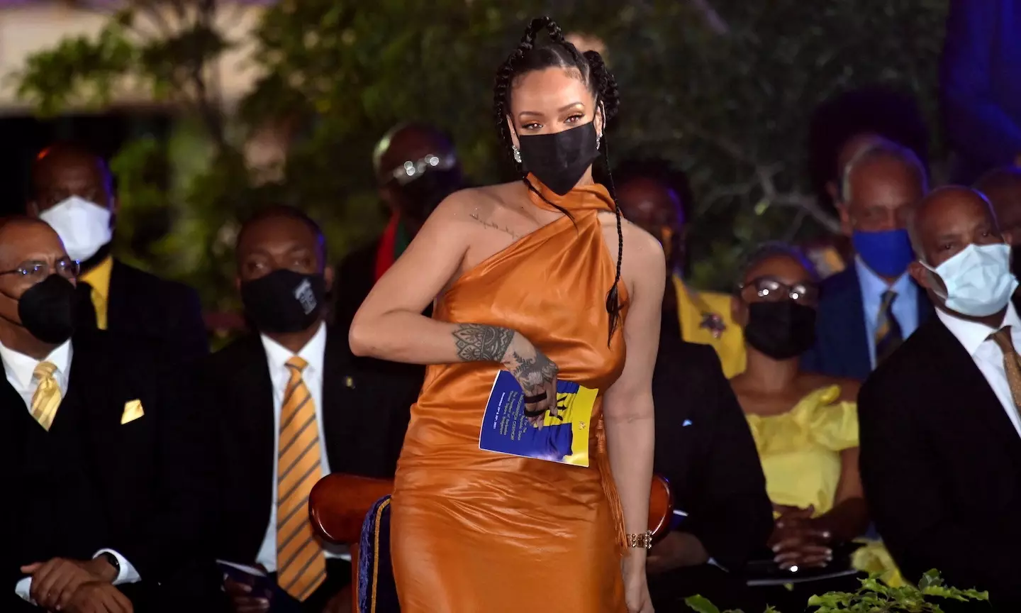 Rihanna het nasionale held in Barbados gemaak namate die eiland Republiek word