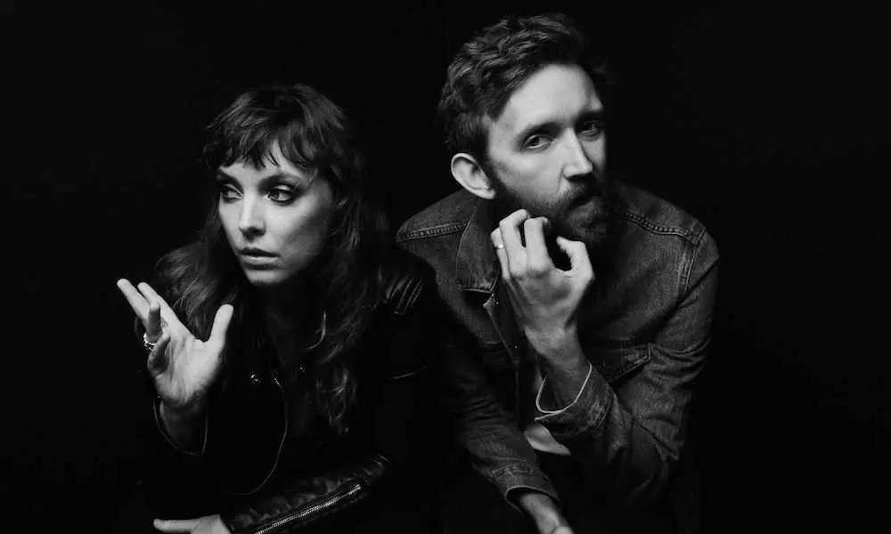 Sylvan-Esso-Bagaimana-Jika-Video