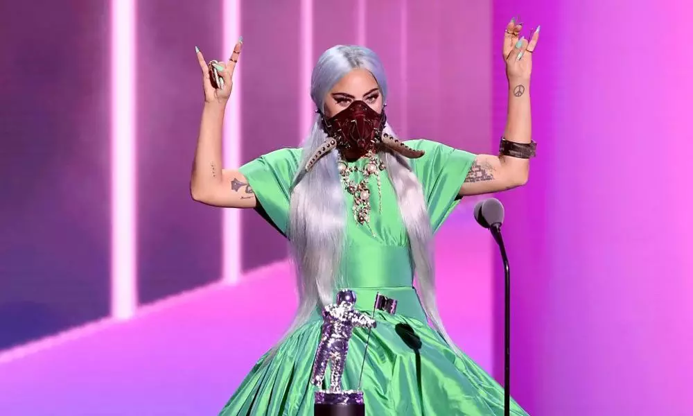 Lady-Gaga-2020-MTV-EMA-Sariak