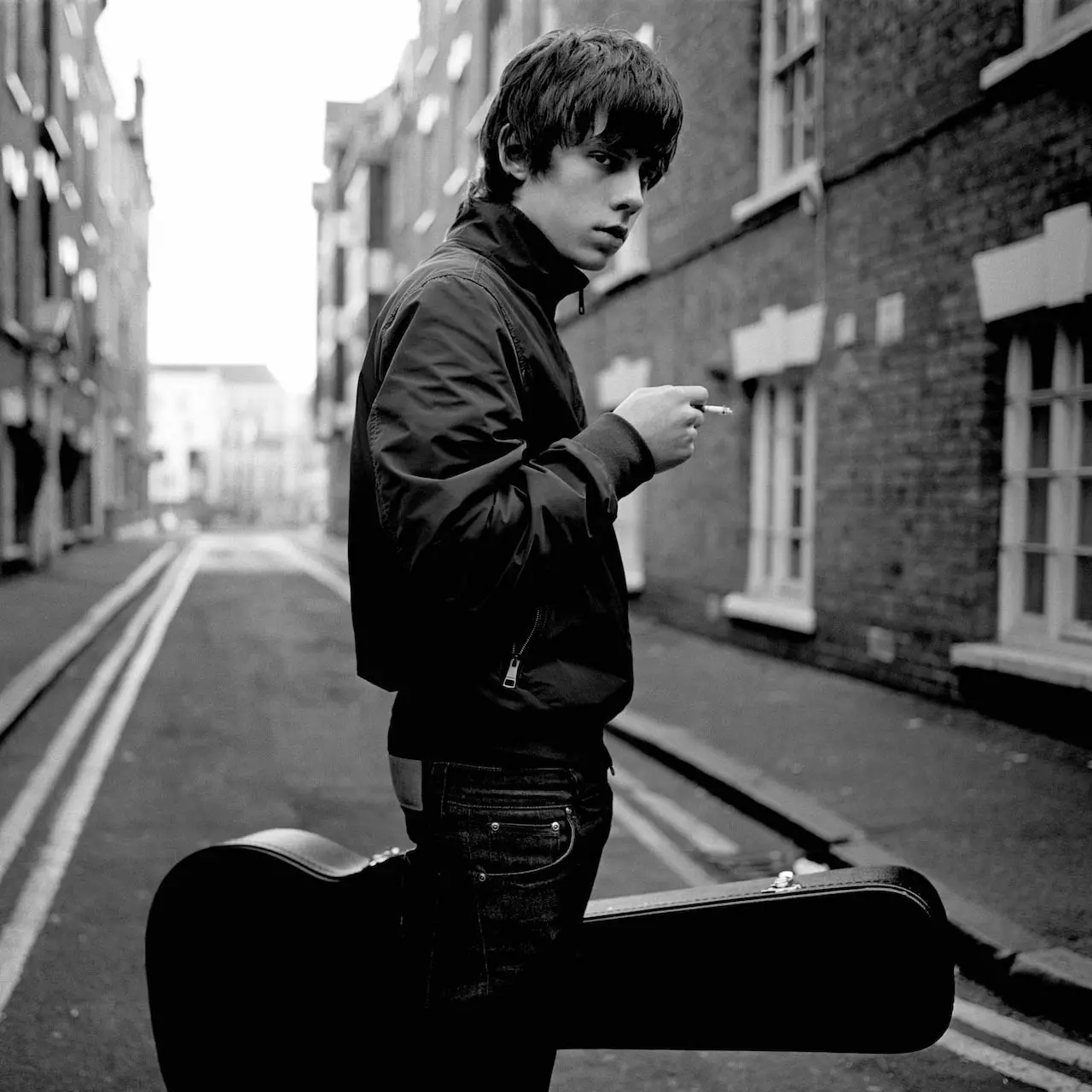 Jake Bugg Ṣe ayẹyẹ Ọdun 10 Ti akọle Uncomfortable ti ara ẹni