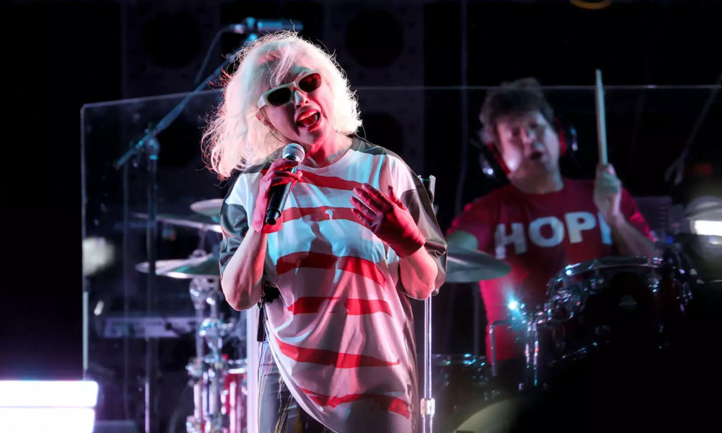 Blondie, Mac DeMarco Atengapo Mbali Patsiku Lotsegulira Charity Band Shirt