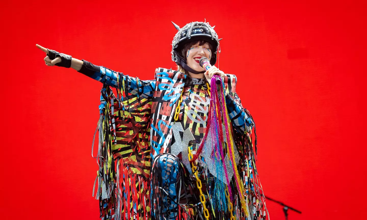 Yeah Yeah Yeahs Phatlalatsa Ho lokolloa ha New Single 'Burning' | uDiscover