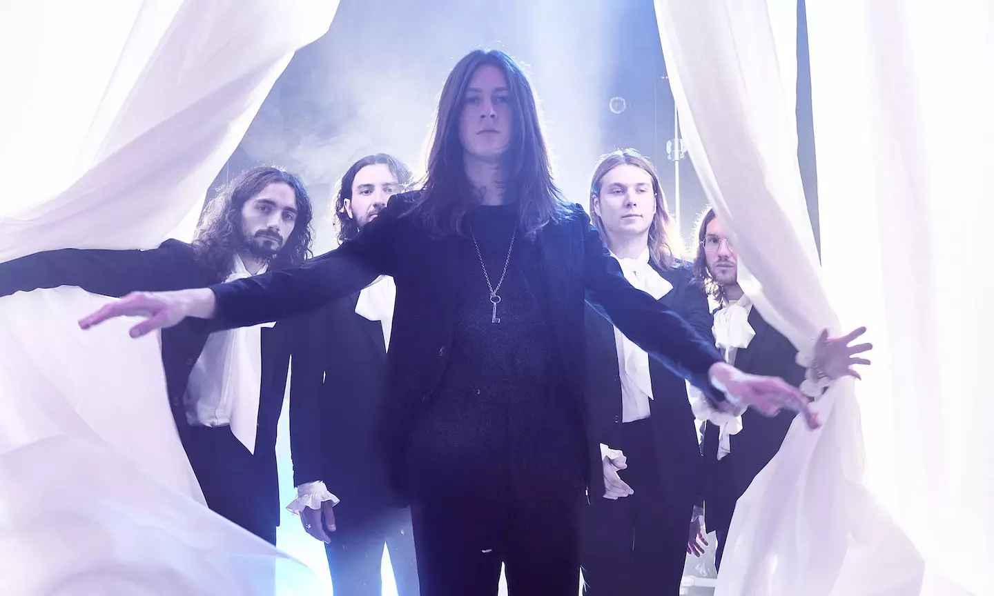 Blossoms anunță un turneu de 21 de date în Marea Britanie și Irlanda pentru iarna 2022