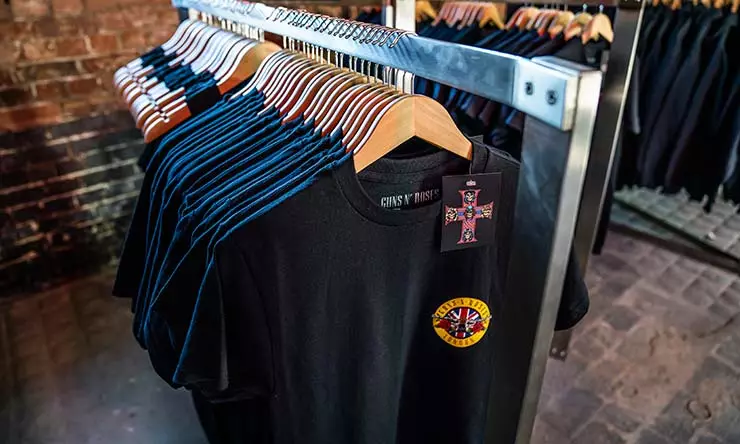 Guns N Roses Napsu Pikeun Ngancurkeun London Pop-Up Store 2018 [02]