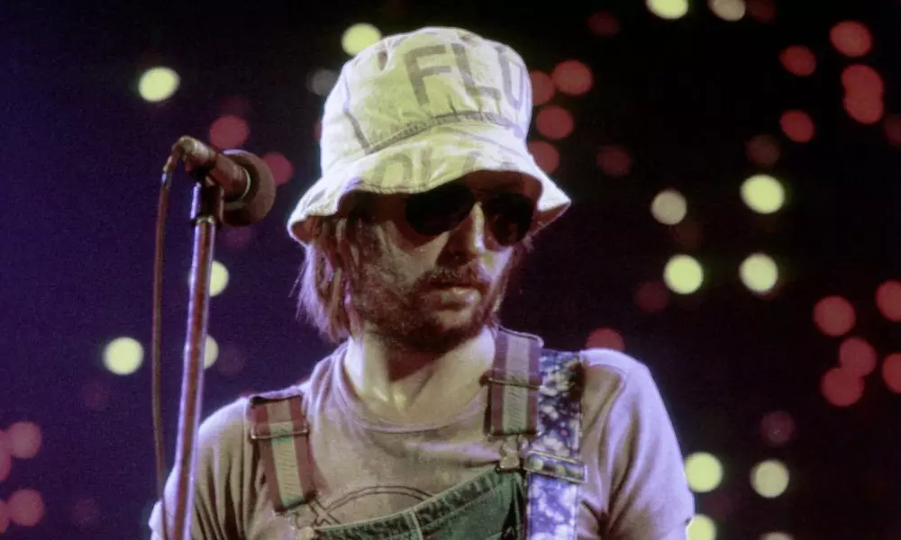 Foto: Eric Clapton di atas panggung di Cow Palace, San Francisco, 21 Juli 1974, tepat sebelum pertunjukannya yang menampilkan akting cemerlang oleh Pete Townshend dan Keith Moon. Courtesy: Larry Hulst/Michael Ochs Arsip/Getty Images