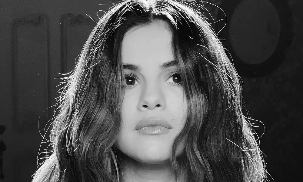 Selena-Gomez-Uathúla-Páirtí Scaoileadh