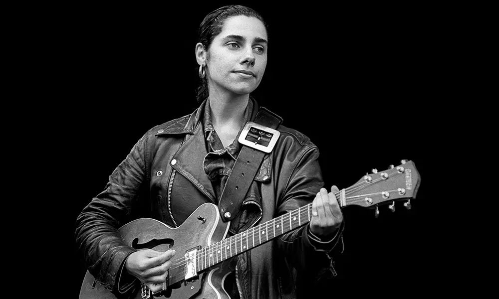 PJ Harvey - Distinctive And Uncompromising Performer | uDiscover Muzyk