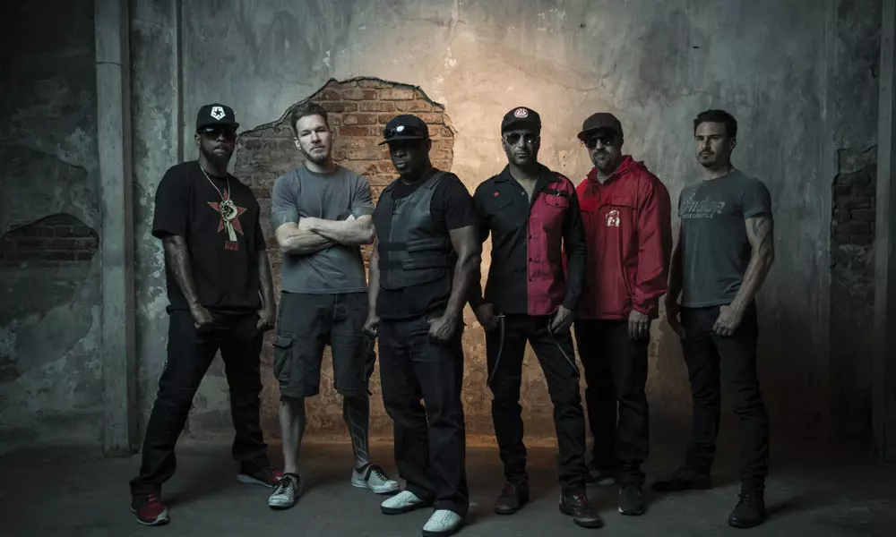 Nola Prophets Of Rage Oihukatu Aldaketa Eskatzeko euren estreinako diskoan