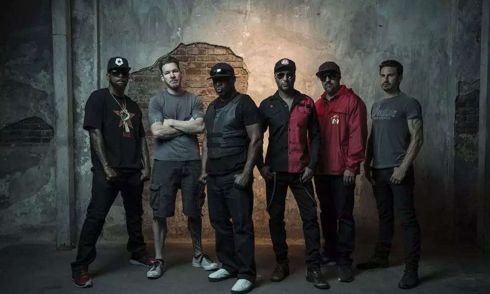 Prophets Of Rage Pop Goes the Weapon វីដេអូ