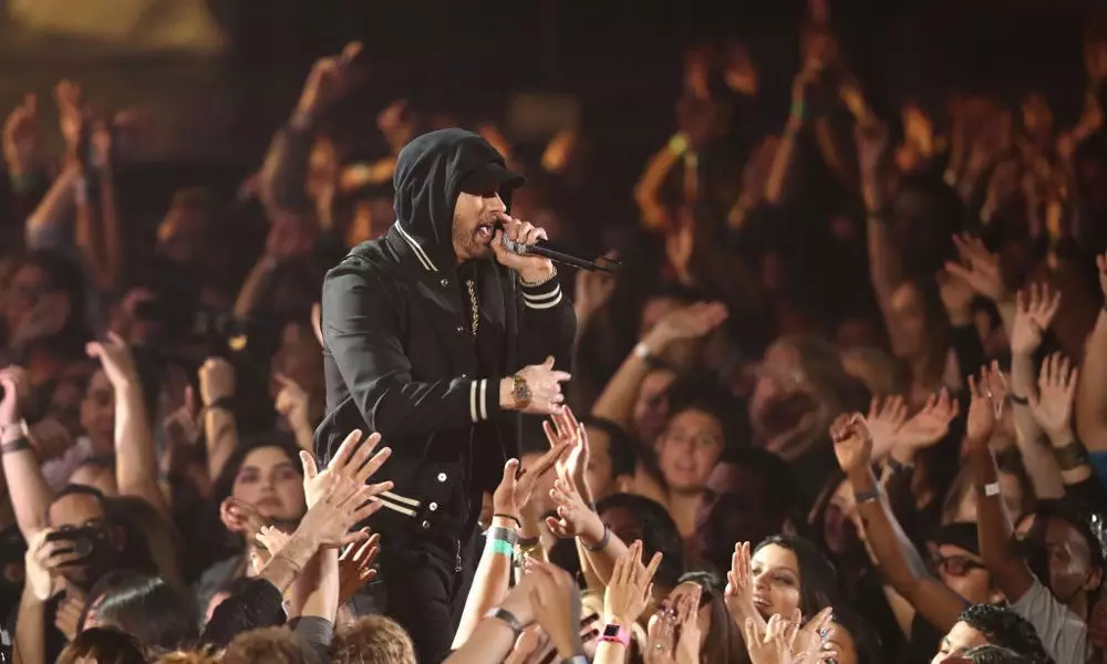 Eminem-Zene-Meggyilkolandó-By-Side-B-Billboard