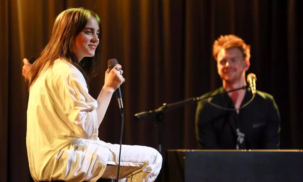 Billie-Eilish-kunye-FINNEAS-NPR-Tiny-Desk---GettyImages-1175396349