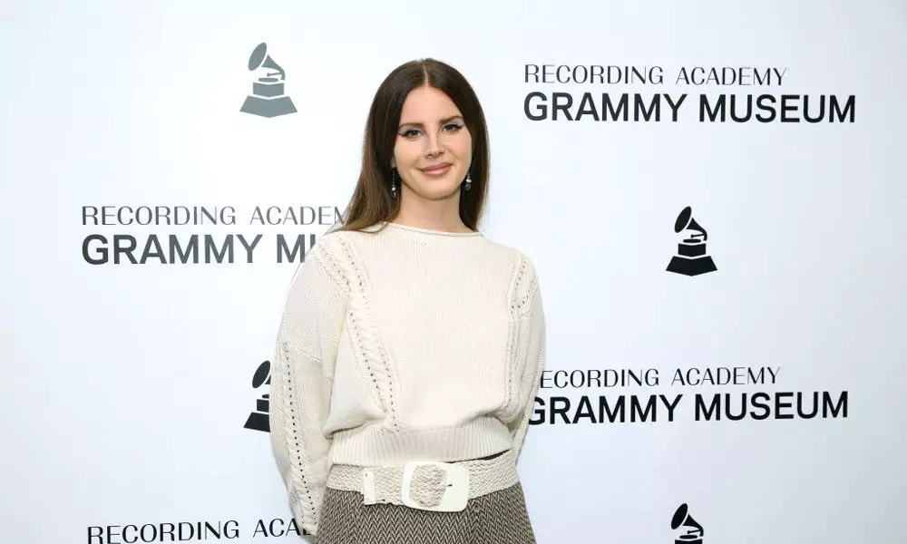 Lana-Del-Rey-LA-Whom-I-To-Love-You-Poem