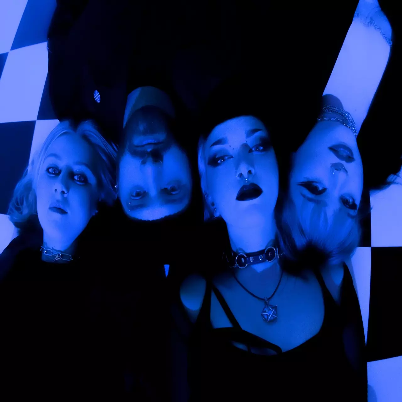 Guarda il nuovo video musicale di Crawlers per l'ultimo singolo, "I Can't Drive"