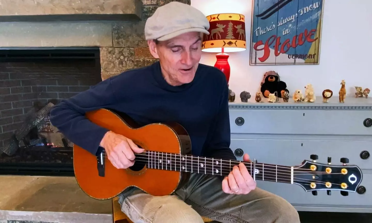 James Taylor ຢືນຢັນສໍາລັບ 'ການສະແດງຊ້າກັບ Stephen Colbert' ທີ່ພັກອາໄສ