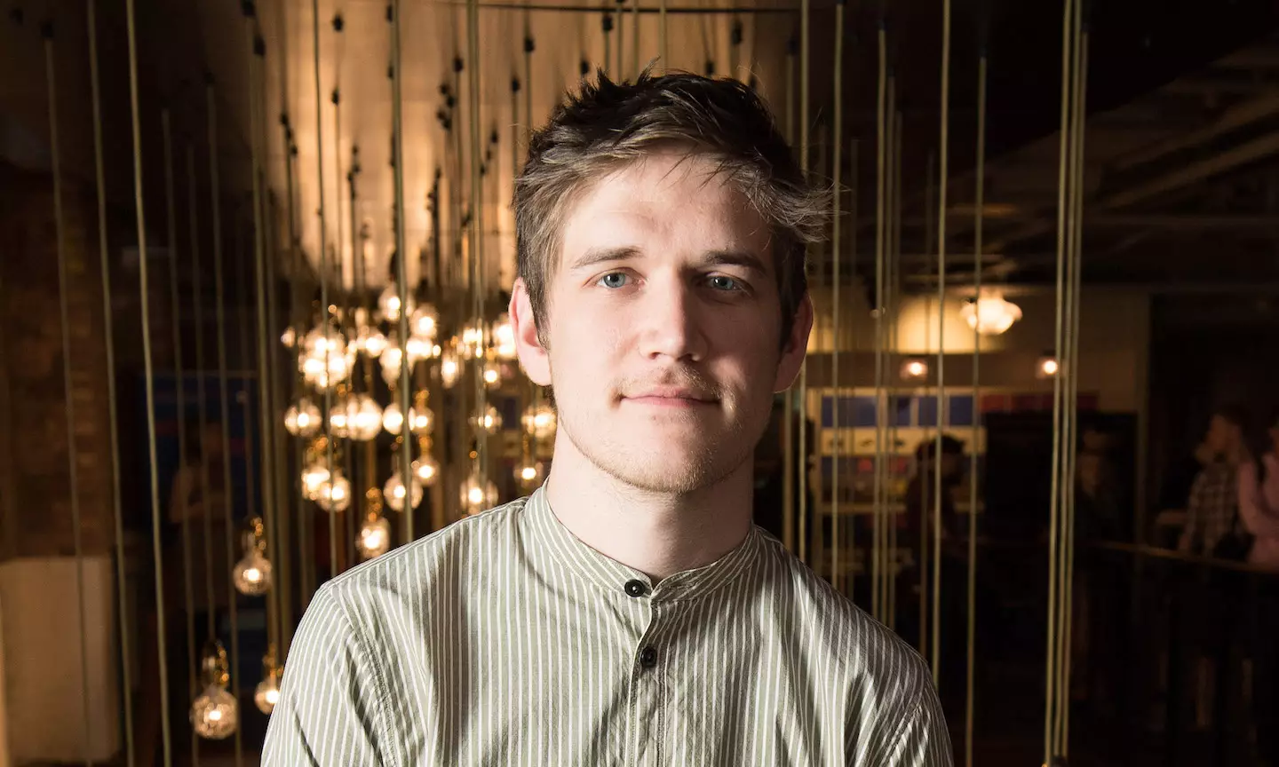 Albumka majaajilada ah ee Bo Burnham 'Gudaha' wuxuu helay Siideynta Jirka