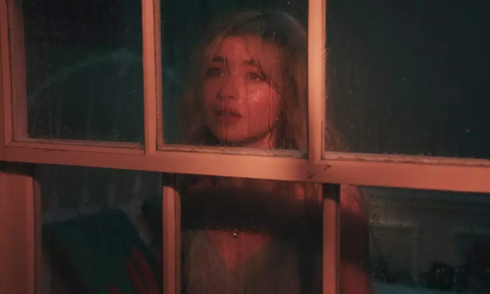 Sabrina-Carpenter-Kulit-Video