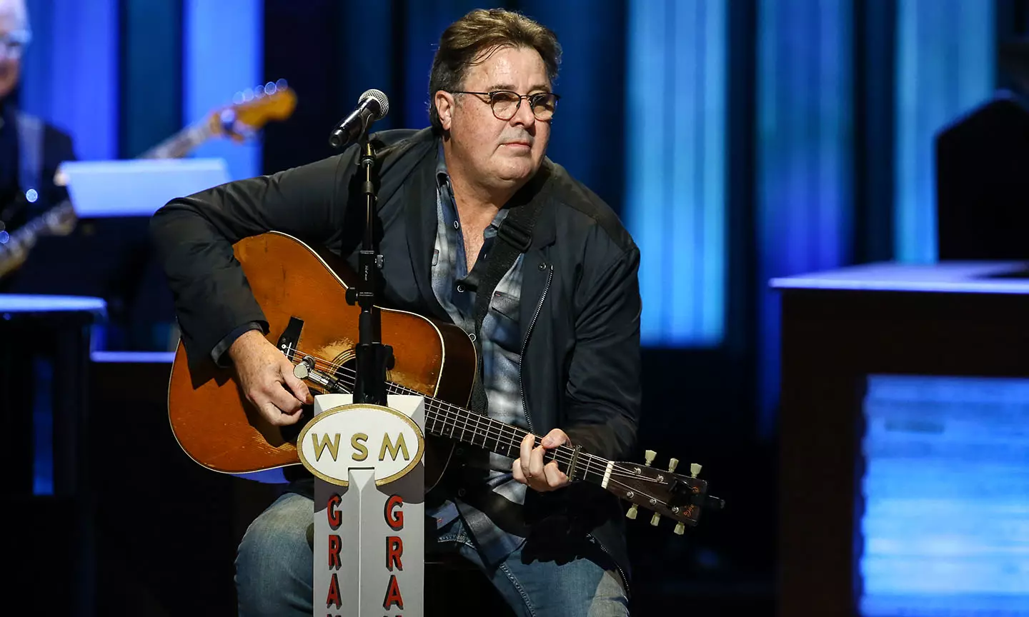 CMT yn Cyhoeddi Cyfarch Pob Seren I Vince Gill | u Darganfod