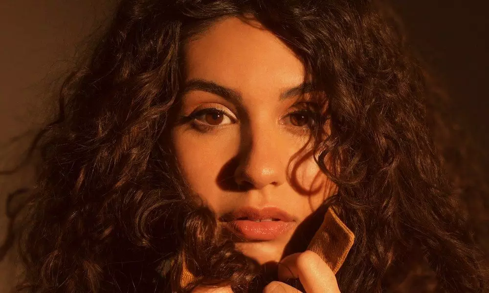 Η Alessia Cara ανακοινώνει τα νέα σινγκλ «Sweet Dream» και «Shapeshifter» 44837_1