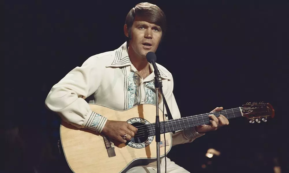 Tony Russell/Redferns/Getty Images tarafından çekilen Glen Campbell fotoğrafı