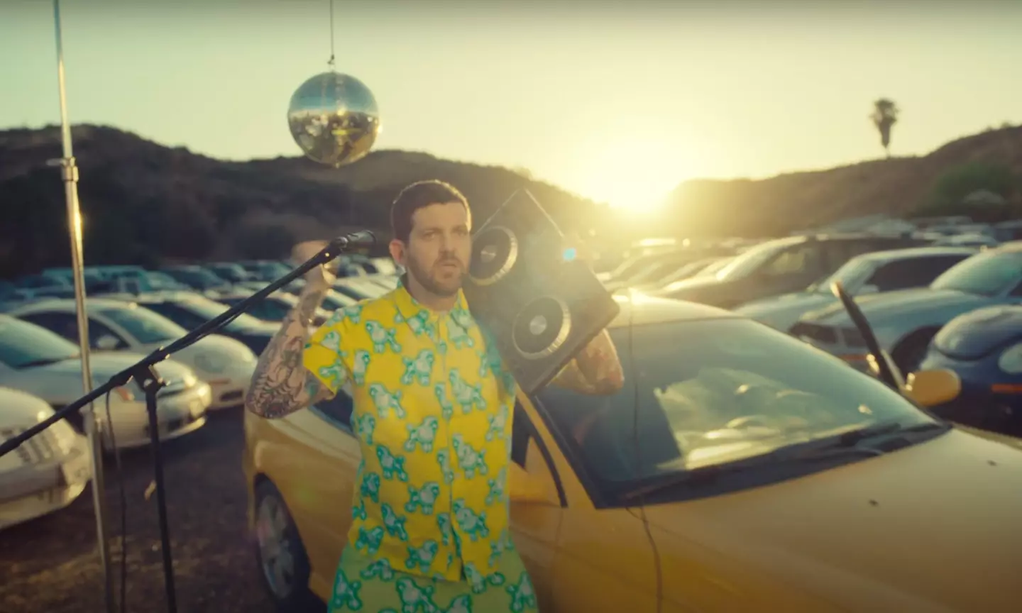 Dillon Francis, Illenium සහ Evan Giia 'මට යන්න දෙන්න එපා' සඳහා වීඩියෝව බෙදාගන්න