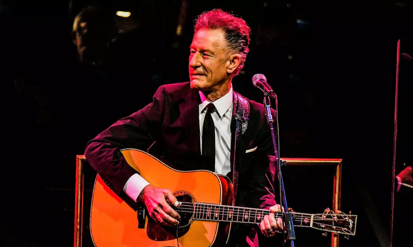 Sikiliza Albamu Mpya ya Lyle Lovett, '12 Juni'