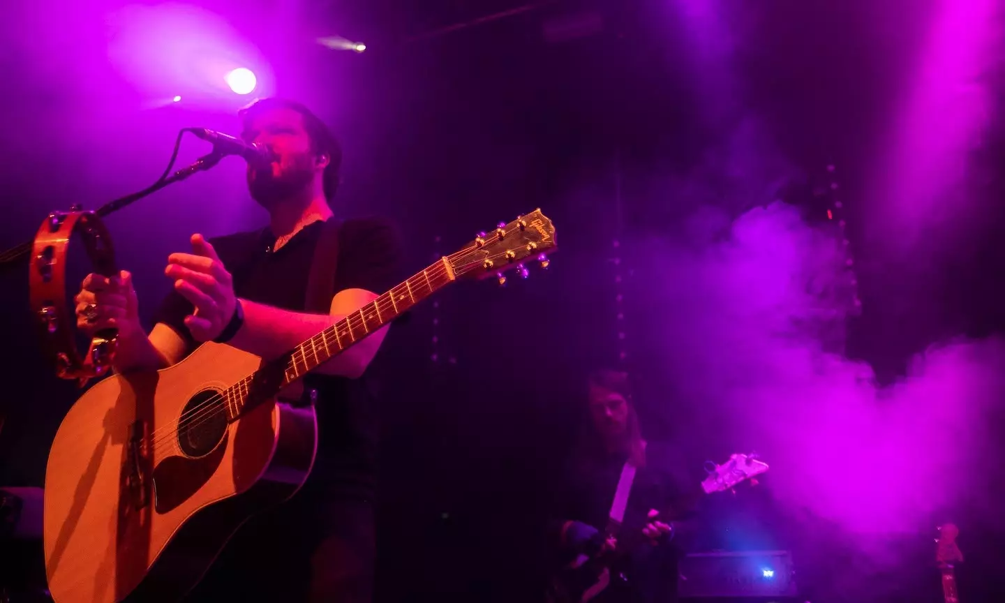 Gipahibalo sa Midlake ang Newport Folk Festival nga Panagway