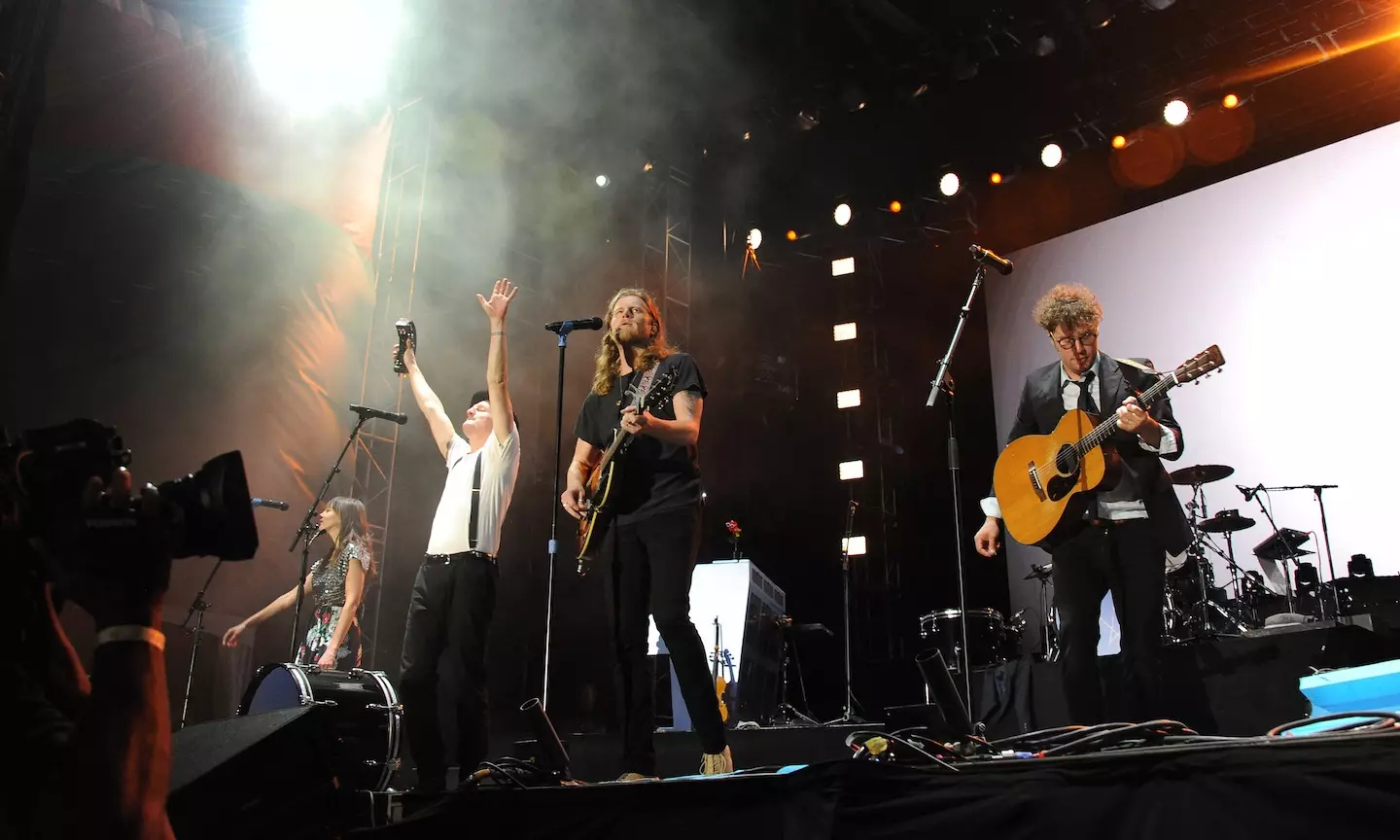 D'Lumineers feieren 10. Anniversaire vum Debut Mat Deluxe Edition