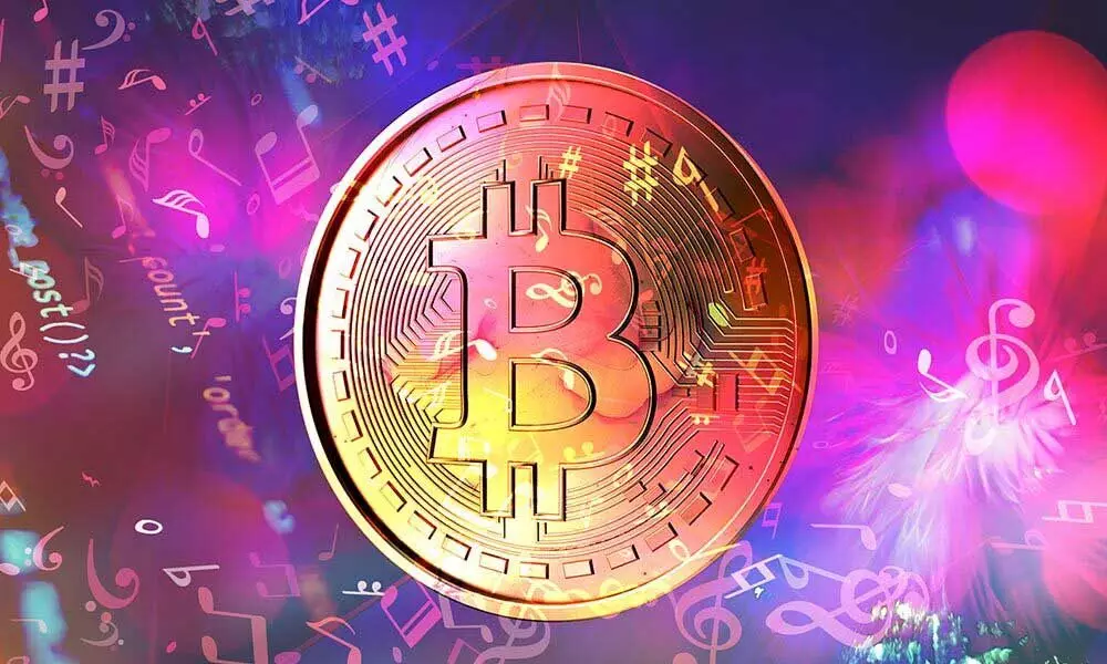 Cryptocurrency bitcoin itinatampok na larawan