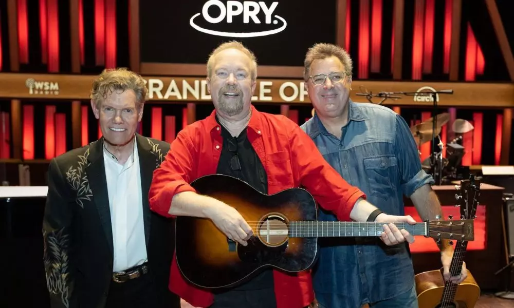 Randy Travis、Don Schlitz、Vince Gill - 照片：Courtesy of Grand Ole Opry