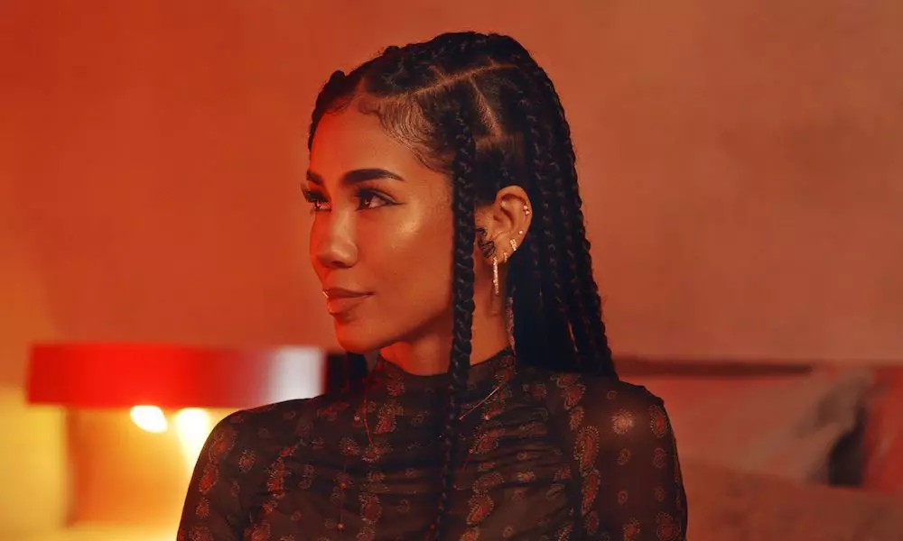 Comhroinneann Swae Lee Agus Jhené Aiko an comhoibriú is déanaí ‘In The Dark’