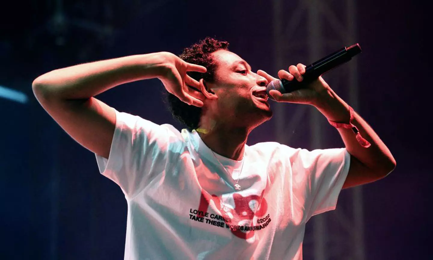 Loyle Carner Anoncas Oktobran Eldonon Por Tria Albumo Hugo