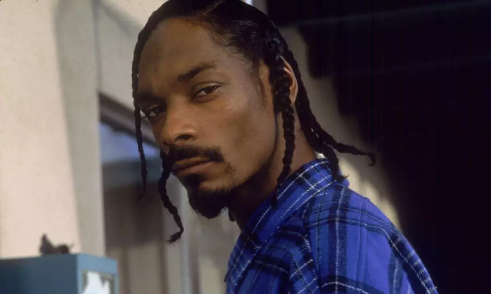 Stranên Snoop Dogg yên çêtirîn: 20 Essentials Hip-Hop-a Nîşan