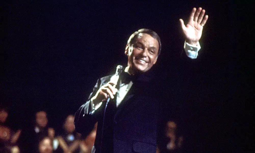 Frank Sinatra zuzenean 1974 The Main Event web optimizatu 1000