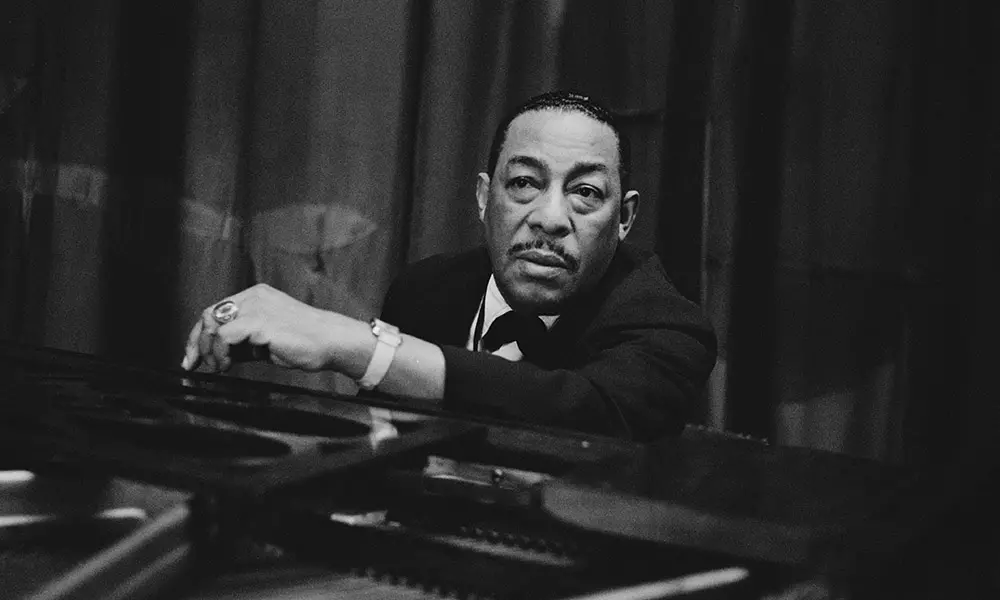 Na-eme mmemme Johnny Hodges, Ellington's Saxophonist Of Choice | uDiscover