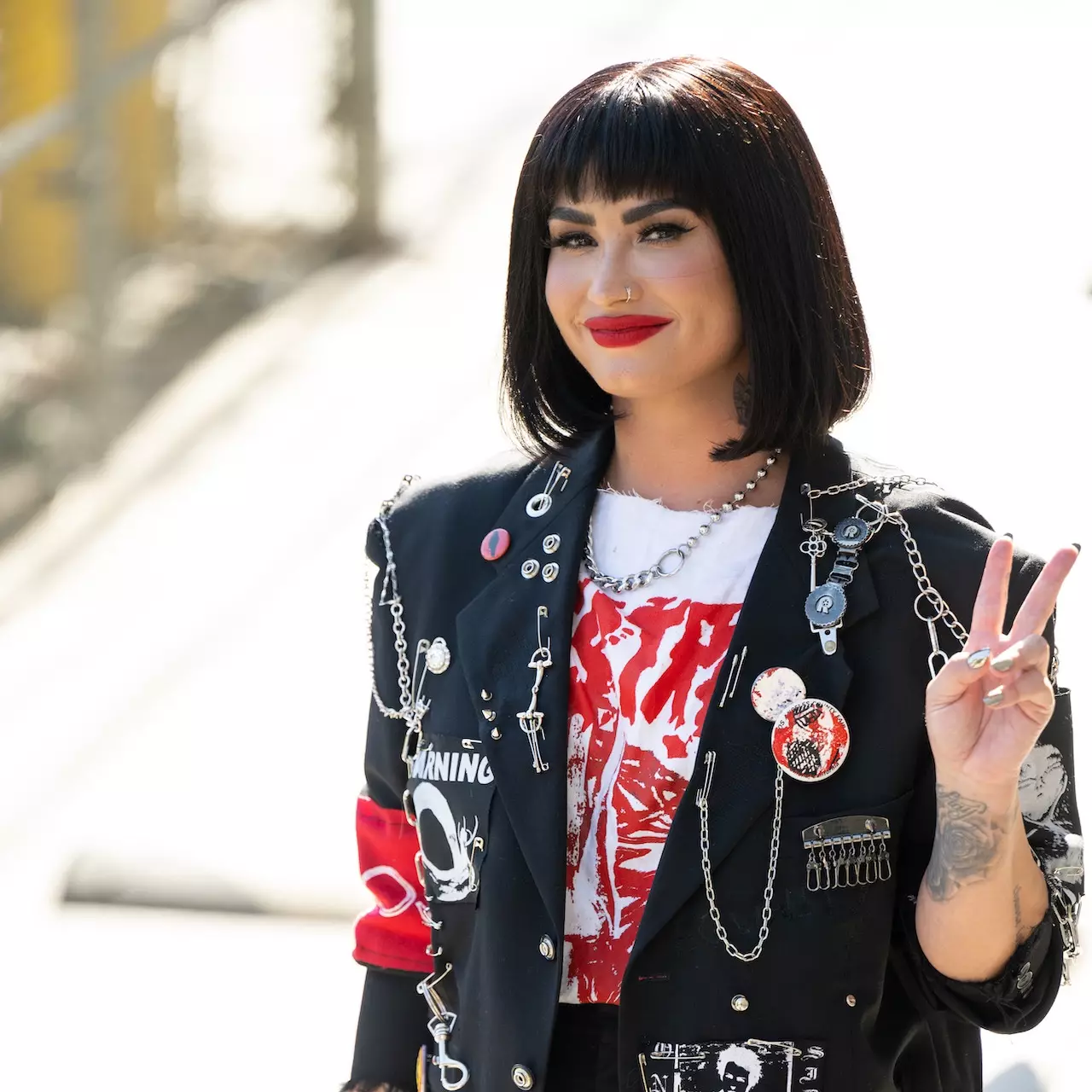 Dem Demi Lovato seng 'Holy Fvck' Top Alternativ A Rock Charts