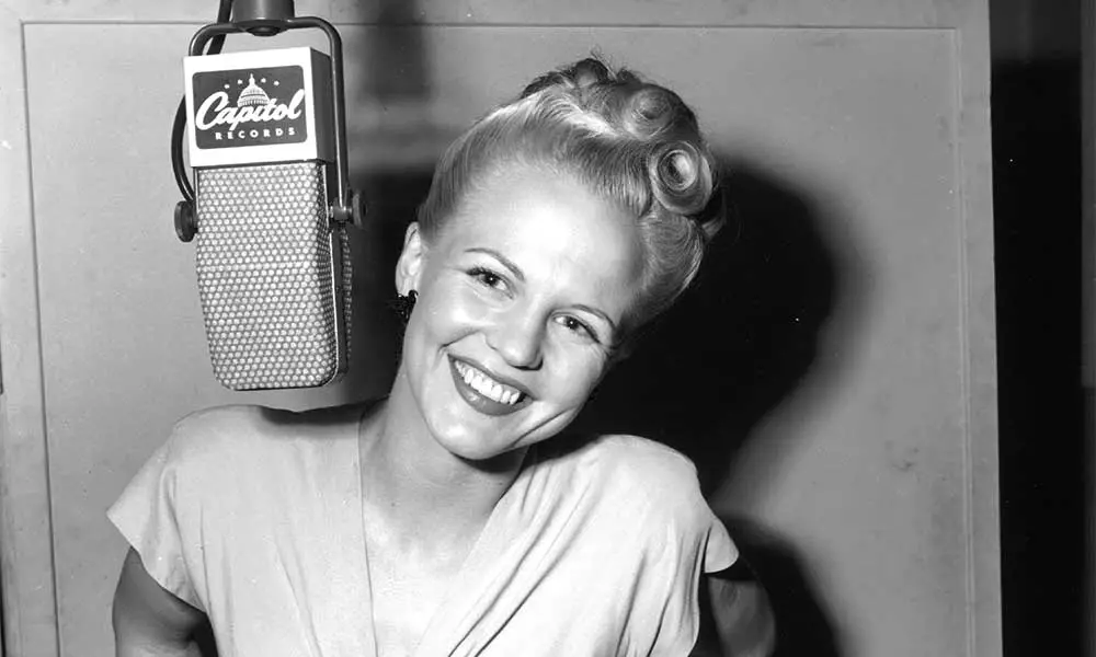 Peggy Lee: Jazz abeslari aitzindari baten bizitza eta ondarea | uDescubritu