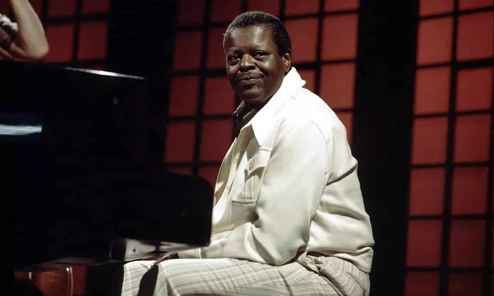 Oscar Peterson - Pianydd Jazz Canada | u Darganfod Cerddoriaeth