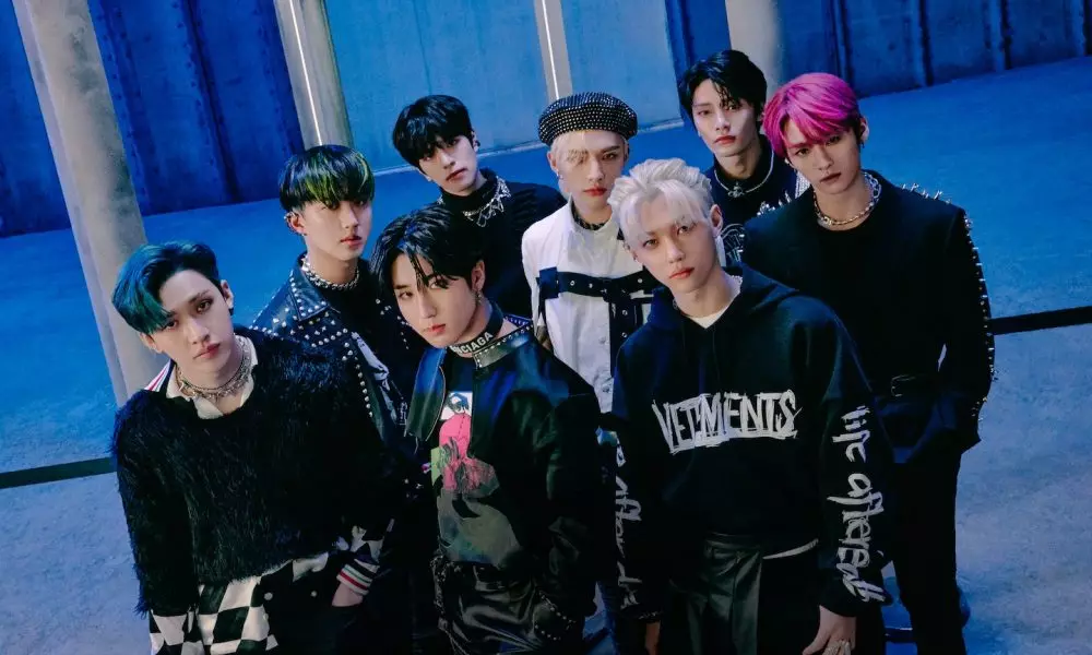 Stray Kids Fotosu: JYP Entertainment-in izni ilə