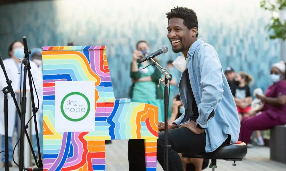 Jon Batiste Se Twaqqaf il-Festival ta' New York fl-Istat kollu | uDiscover