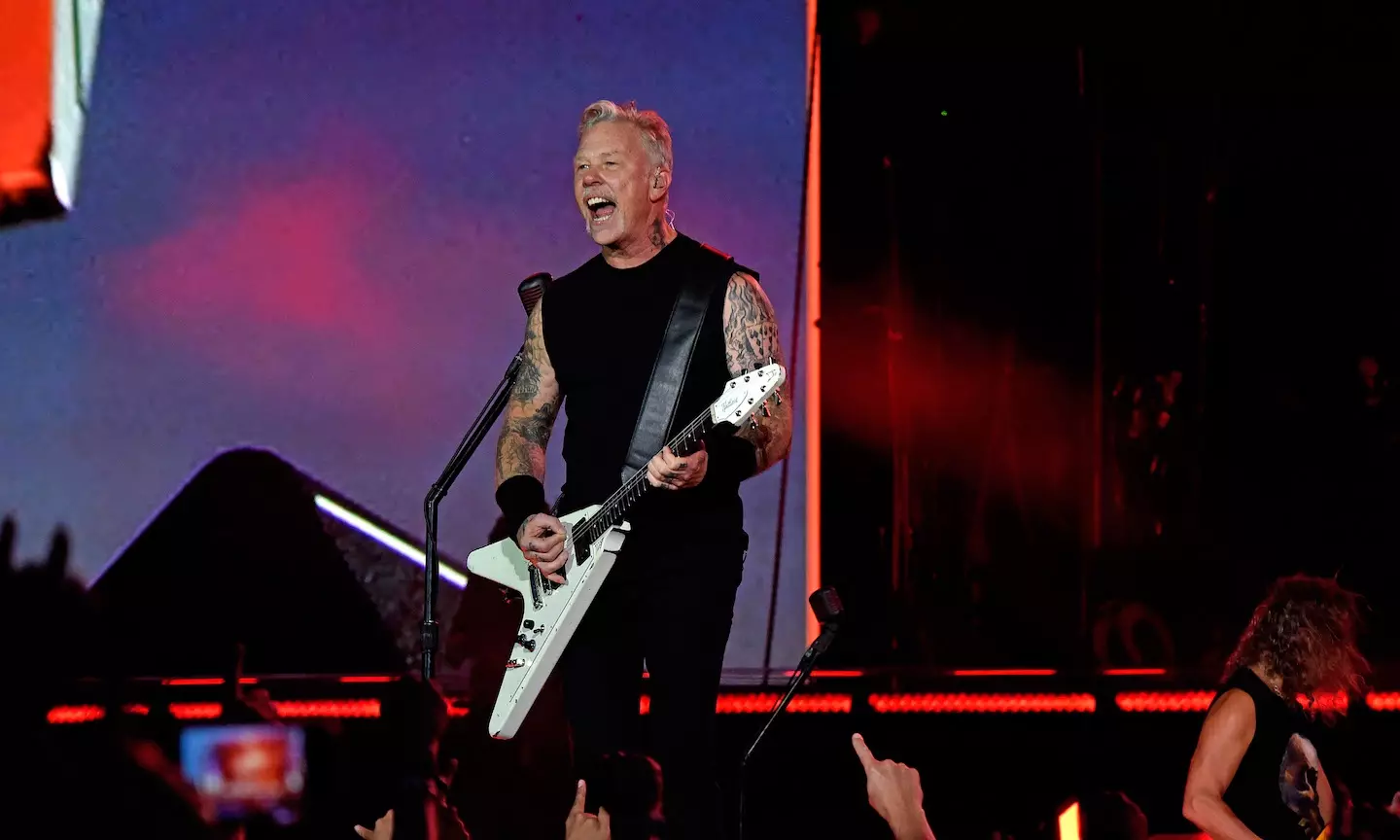 Metallica ປະຕິກິລິຍາຕໍ່ 'ສິ່ງທີ່ແປກປະຫຼາດ' ການໃຊ້ 'ນາຍຊ່າງຫຸ່ນ'