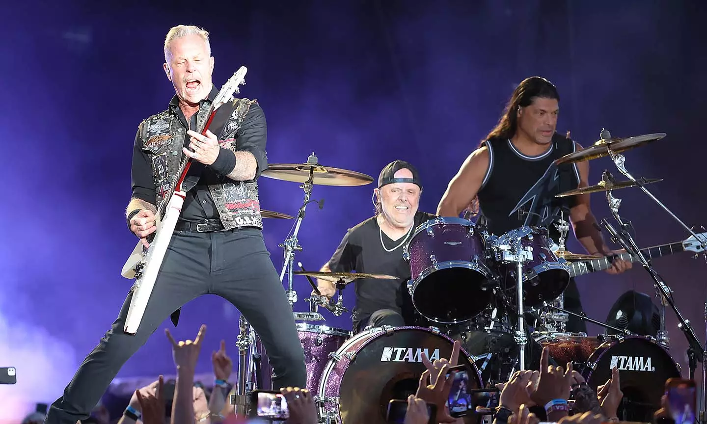 Joseph Quinn Ninu 'Awọn nkan ajeji' Pade Metallica ni Lollapalooza