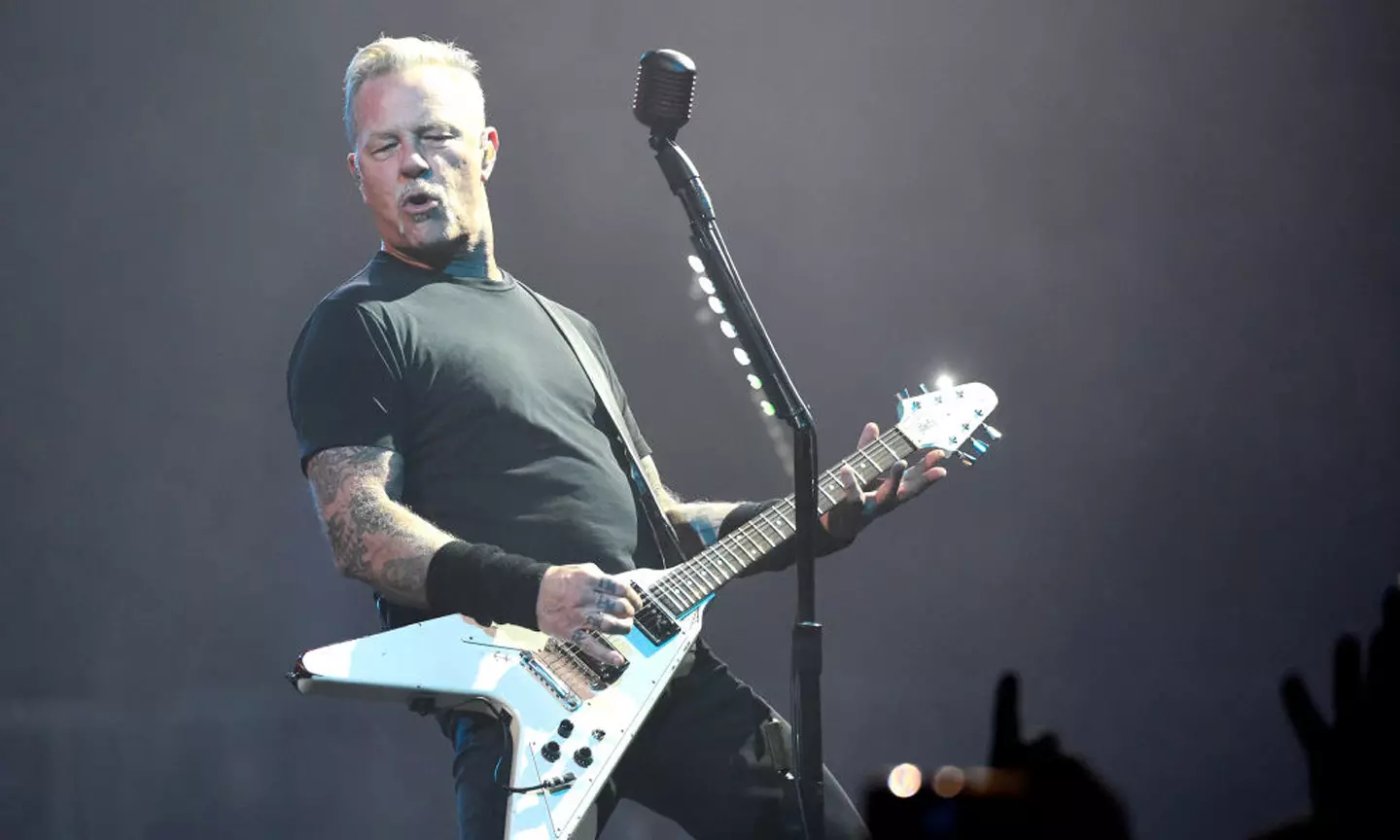 James Hetfield Metallica Mitra sareng Ernie Ball Dina Senar Gitar