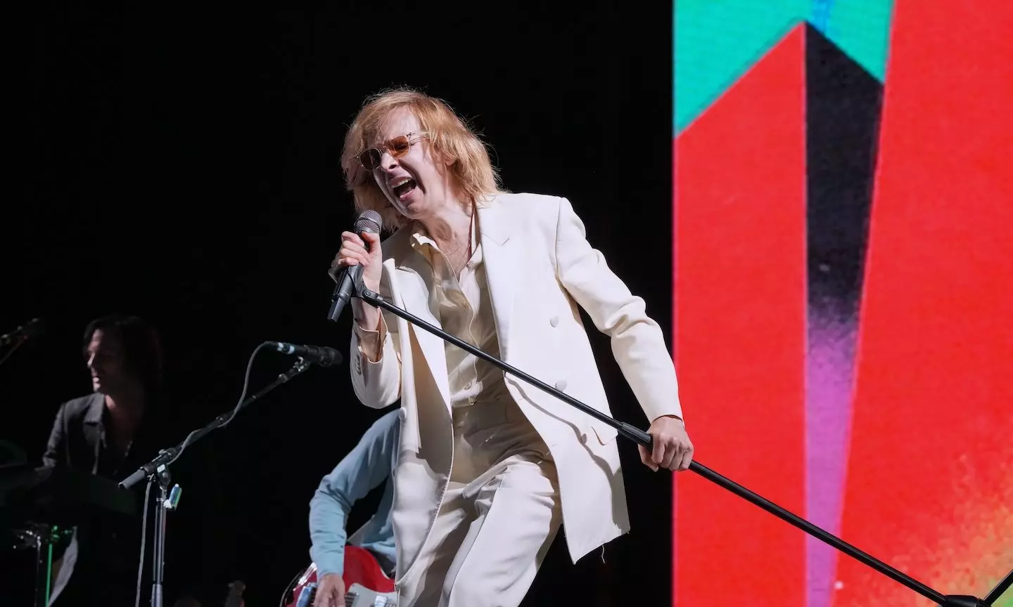 Beckas paskelbė nedidelį solo pasirodymą Londono Lafajete