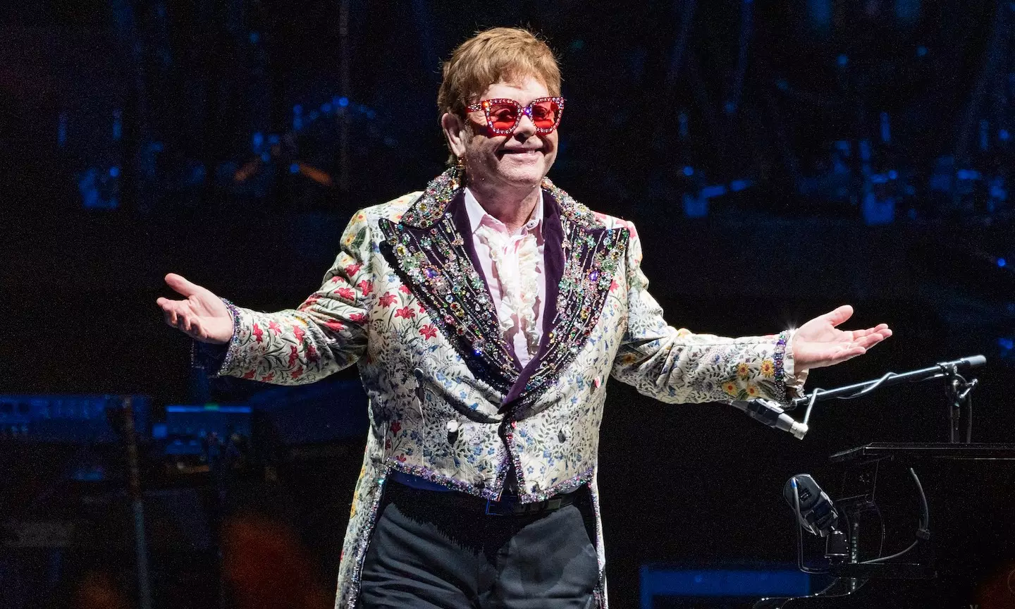 Elton Con, Fransız Restoranından Kənarda Britni Spirslə İşbirliyinə Qısqanır