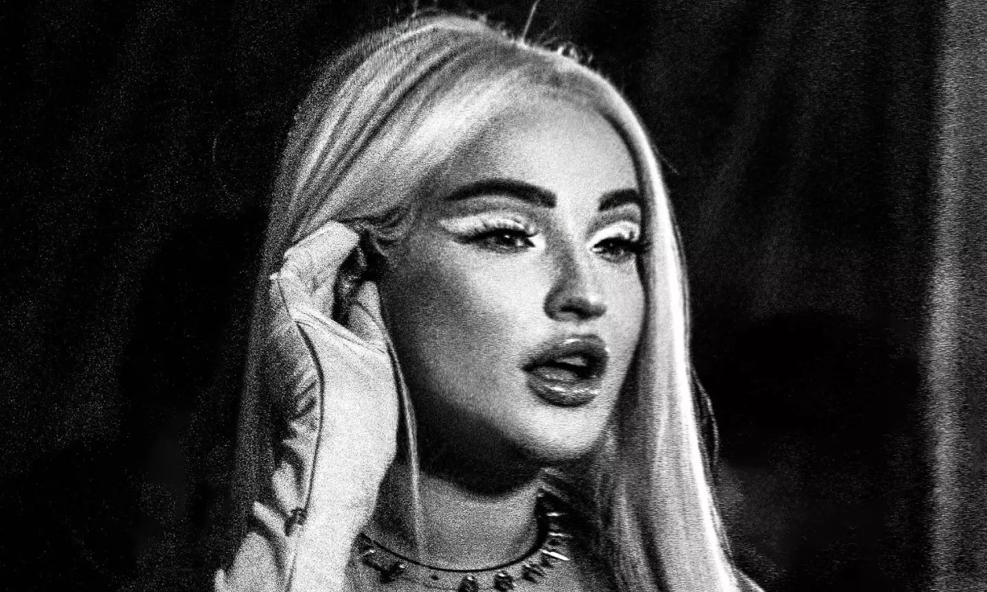 Kim Petras wuxuu wadaagaa 'Qumbaha' Keliga ah ee cusub ee Albumka ugu horreeya ee soo socda