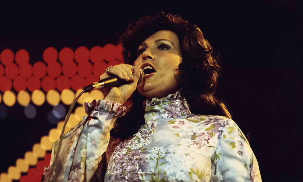 හොඳම Loretta Lynn ගීත: Country Music Essentials | uDiscover