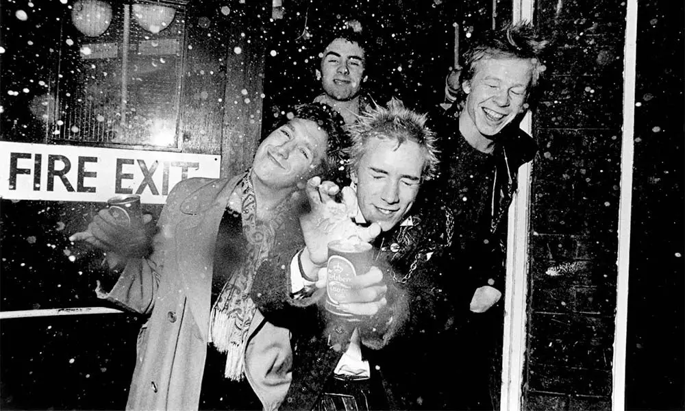 Sex Pistols - ຮູບພາບ: ມາລະຍາດຂອງ Pete Vernon/EMI Hayes Archive