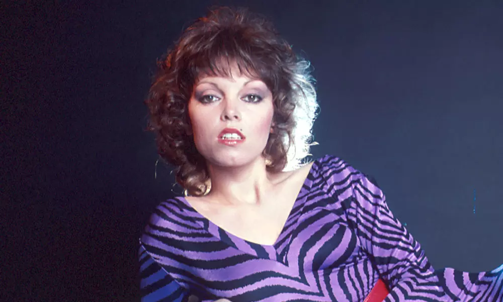 Stranên herî baş ên Pat Benatar: 15 Balladên Hêz û Bangerên Pop-Rock