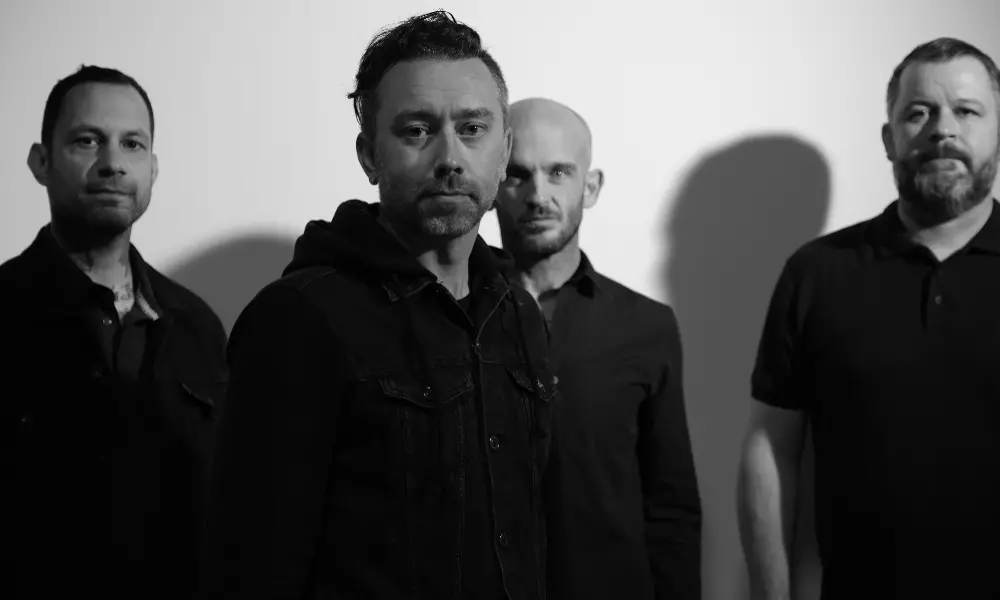 Rise Against Reach No.1 'Nowhere Generation'-rekin, Begin Tour