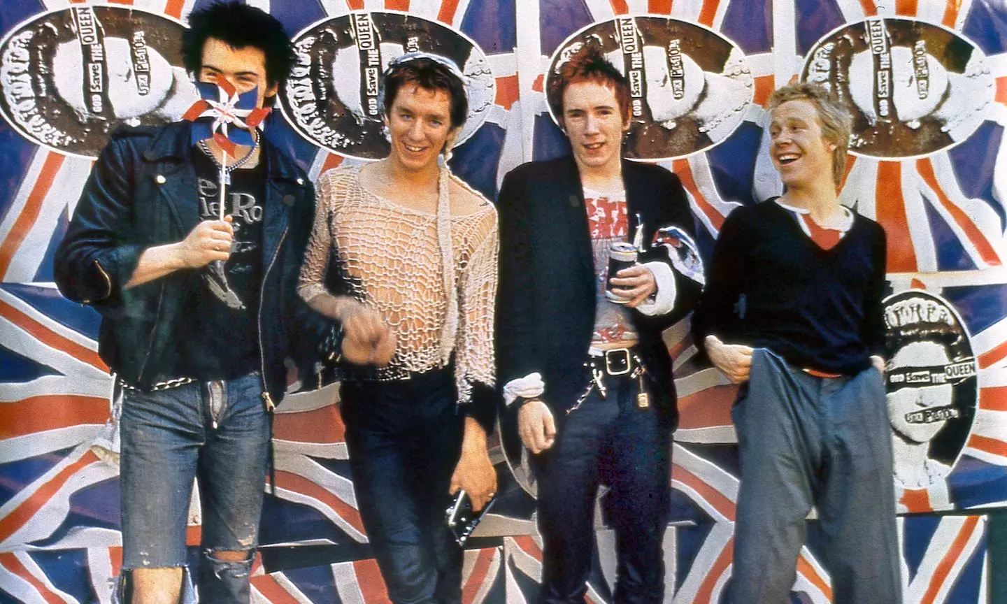 Sex Pistols-ը հայտարարում է «God Save The Queen»-ի վերաթողարկումը պլատինե հոբելյանի համար